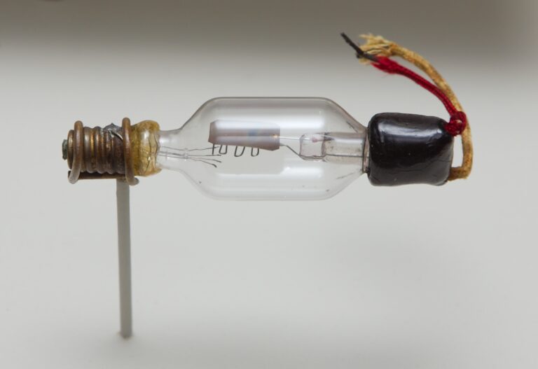 Vacuum Tube - Hi-Fi Hall of Fame